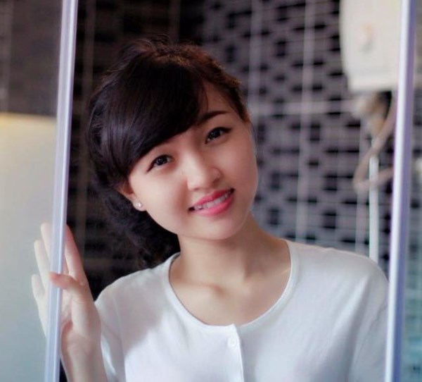 Streamer Yuri Cẩm Tú – Hot girl LMHT tài năng xinh đẹp